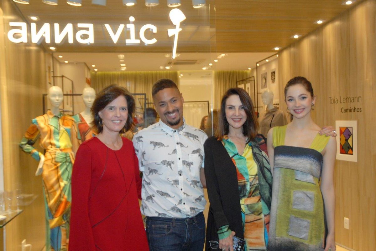 Lançamento da coleção "Caminhos" e mostra dos trabalhos de Toia Lemann ...