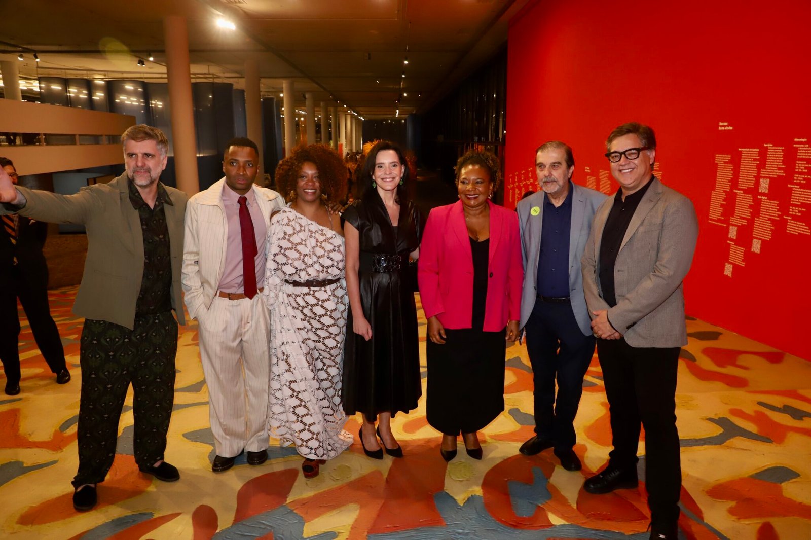 Bienal de São Paulo 2025 abre com grande celebração artística - Alex Ferraz